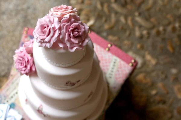 Can You Eat Fondant? (Does It Taste Good?)