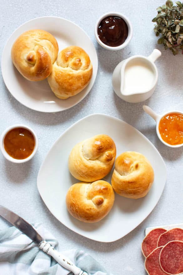 Simple Vienna Rolls