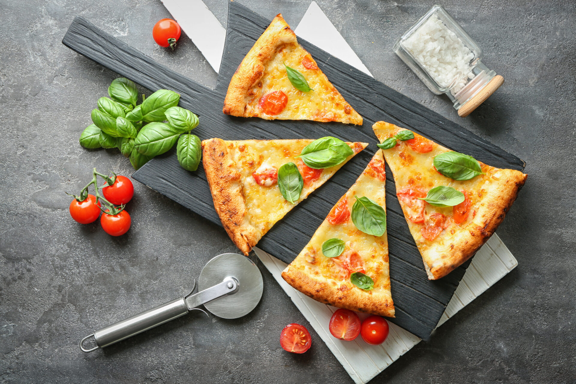 How To Cut Pizza Without A Pizza Cutter