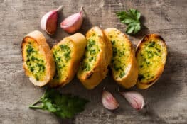What To Eat With Garlic Bread - Foods Guy
