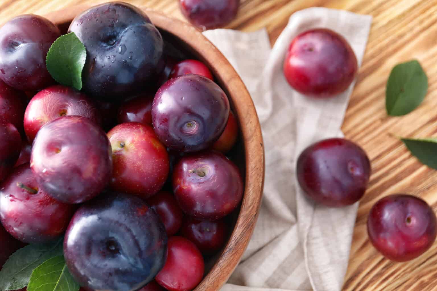 What Do Plums Taste Like?