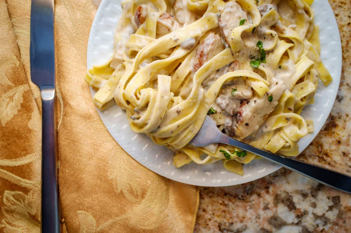 How To Thin Out Alfredo Sauce - Foods Guy