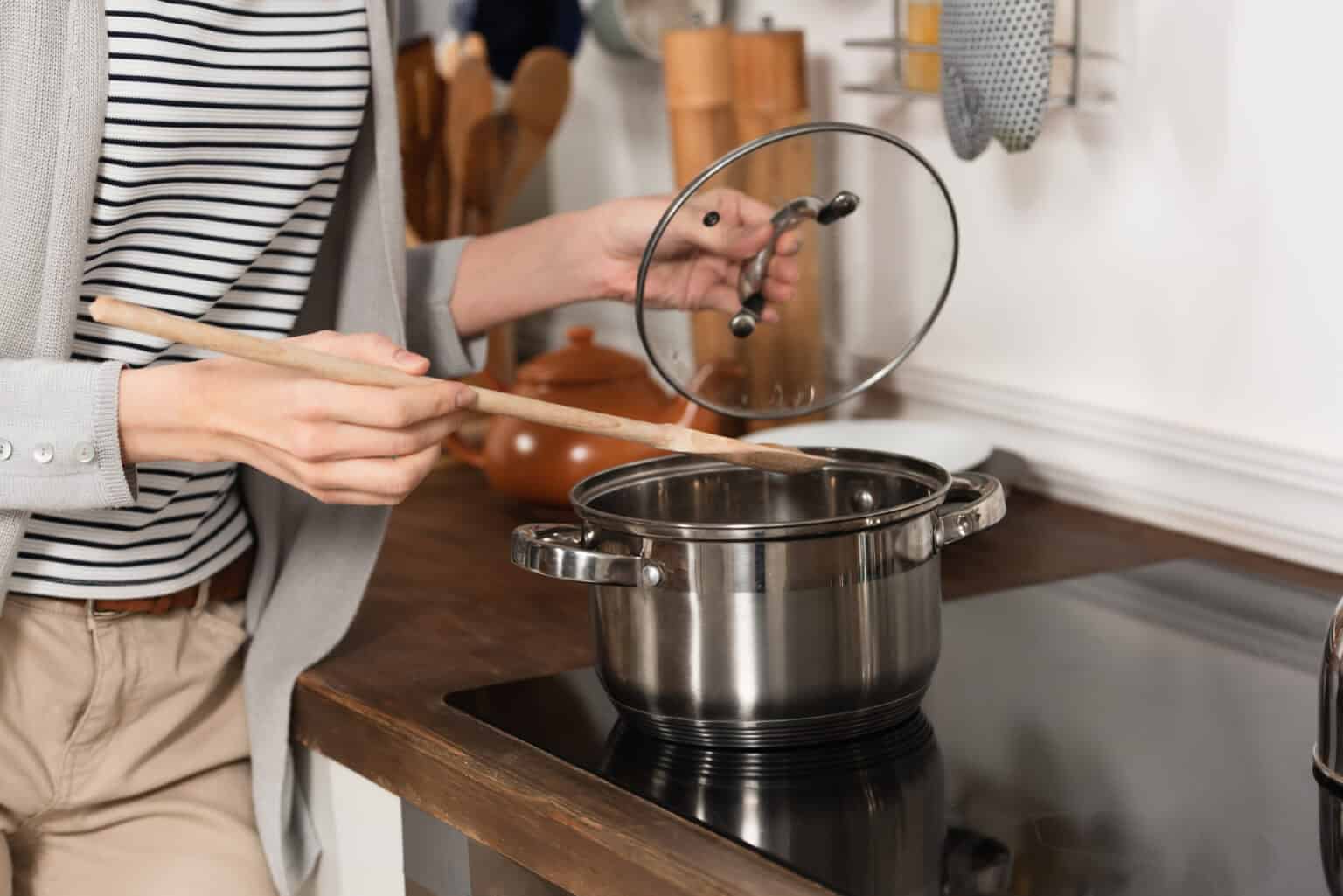 Should You Simmer With the Lid On or Off?