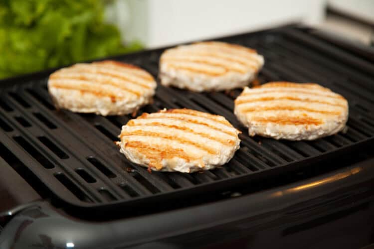 Getting Charcoal Flavor on an Electric Grill – How to Guide 2025