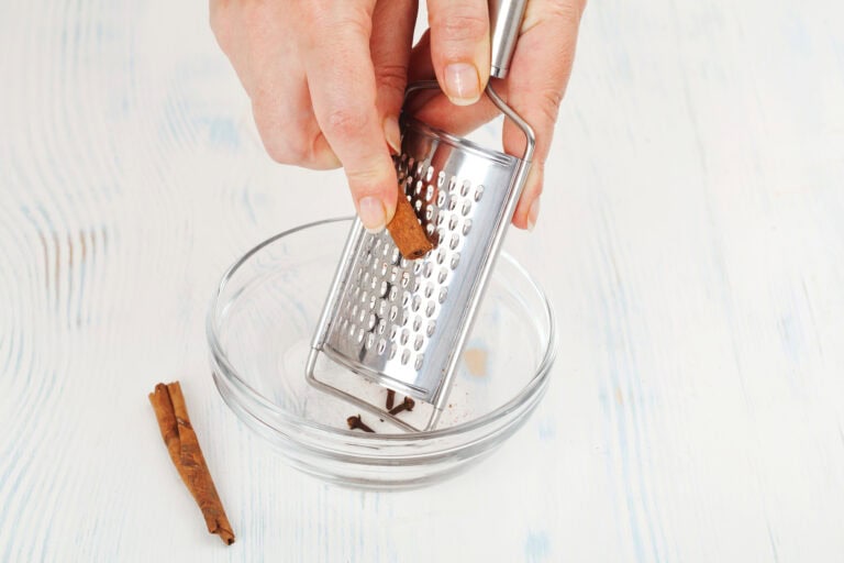 How to Grind Cinnamon Sticks – 3 Best Ways - Foods Guy