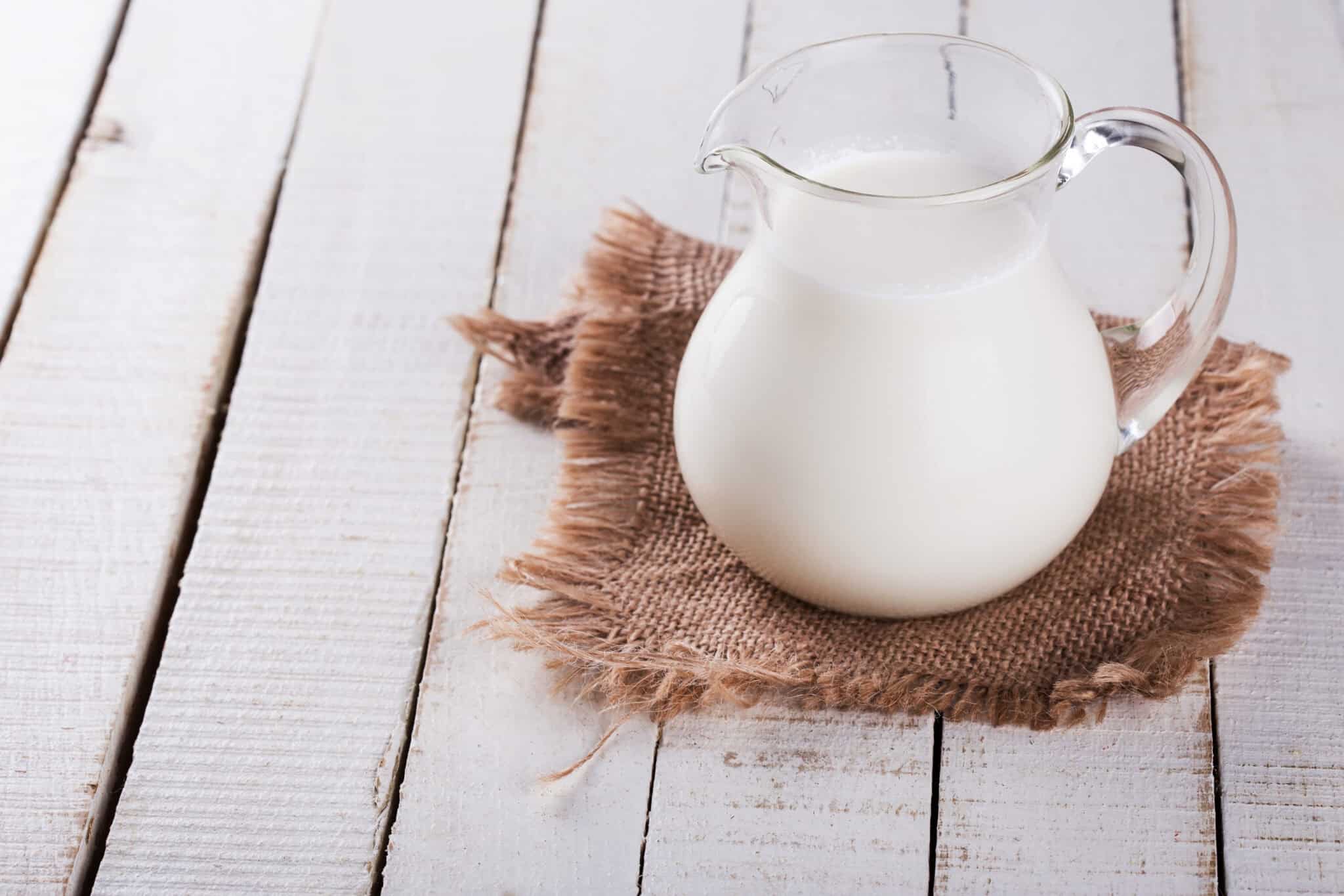 5 Best Substitutes for Dry Milk in Bread