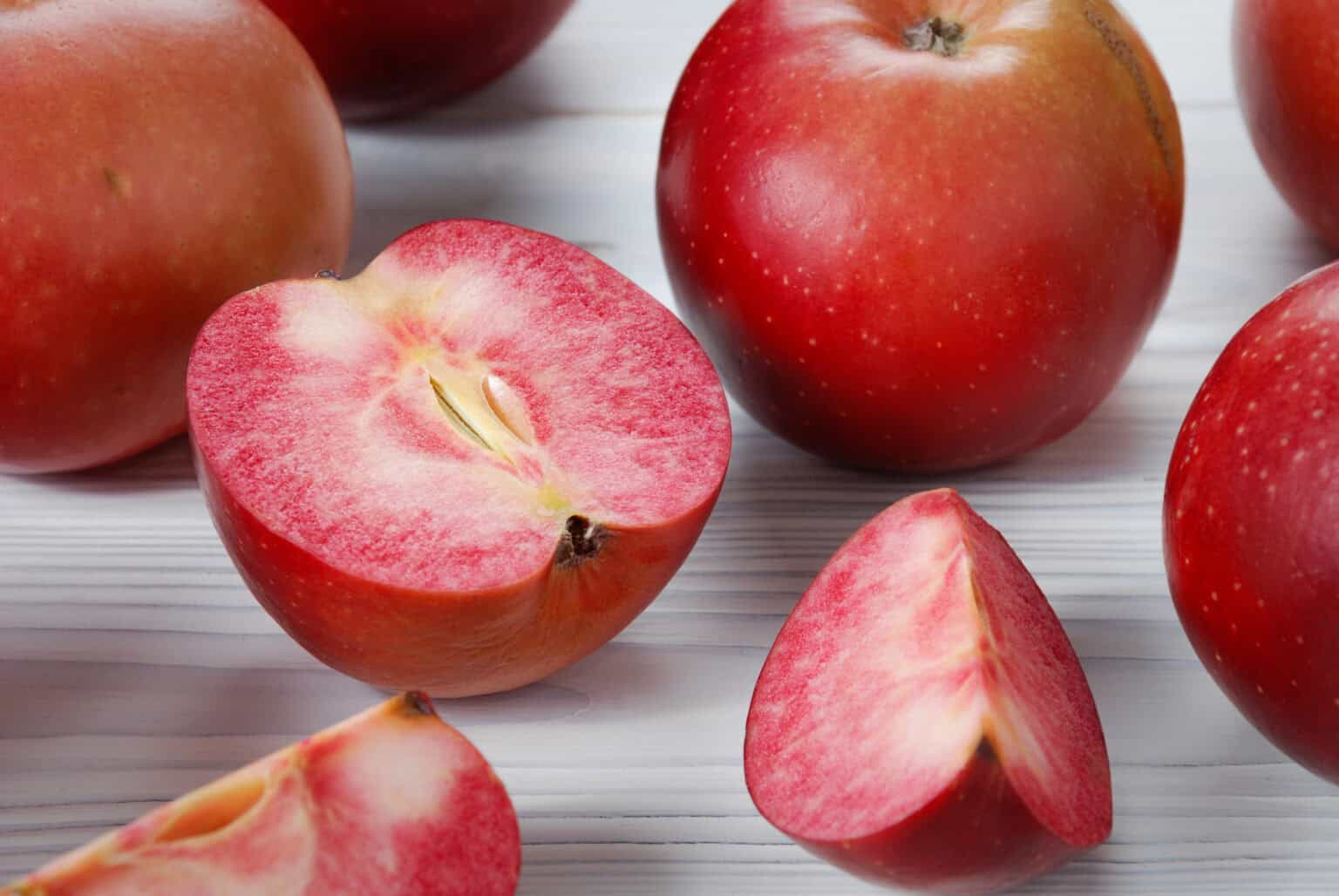 Apples Are Red Inside (What’s the Cause & Are They Safe to Eat?)