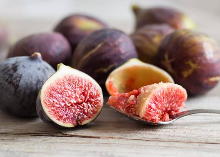 Can You Eat Fig Skin? Should You? (It Depends)